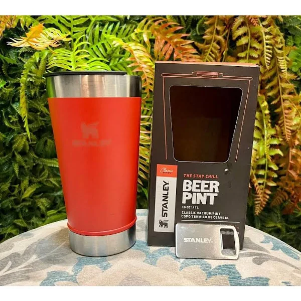Sanches Fogões. Copo Stanley Térmico de Cerveja Vermelho